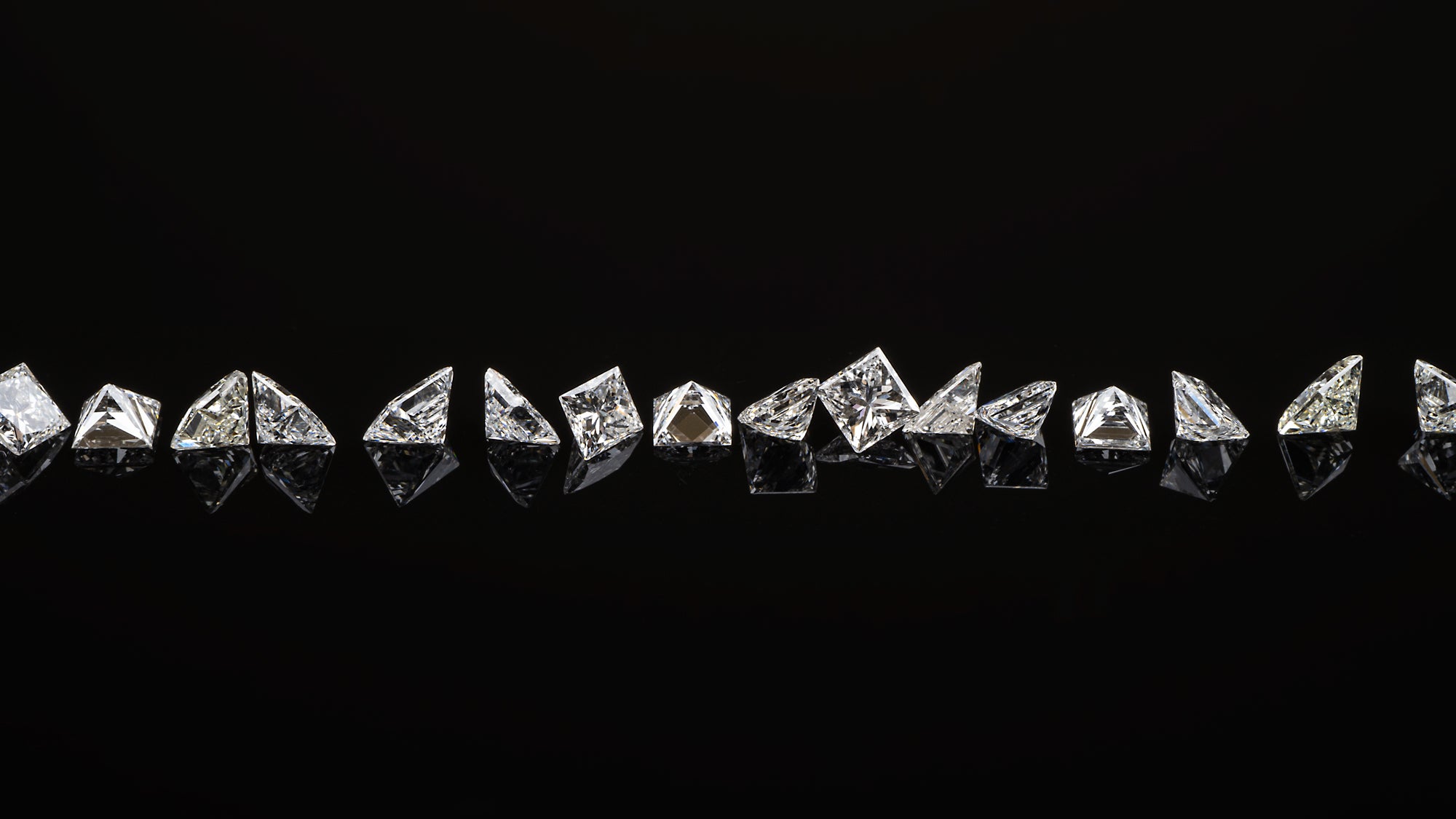 CARAT – Stéelgenic オフィシャルサイト